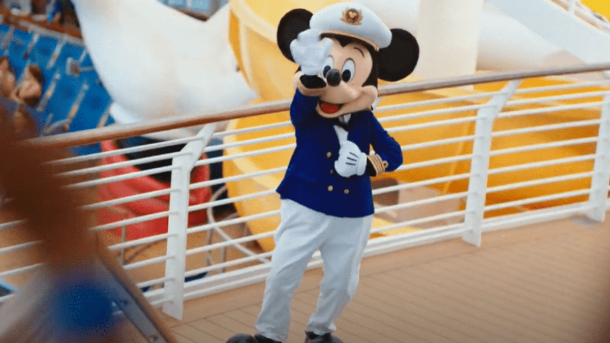 99% Of Disneyland Cast Members Vote To Authorize Strike